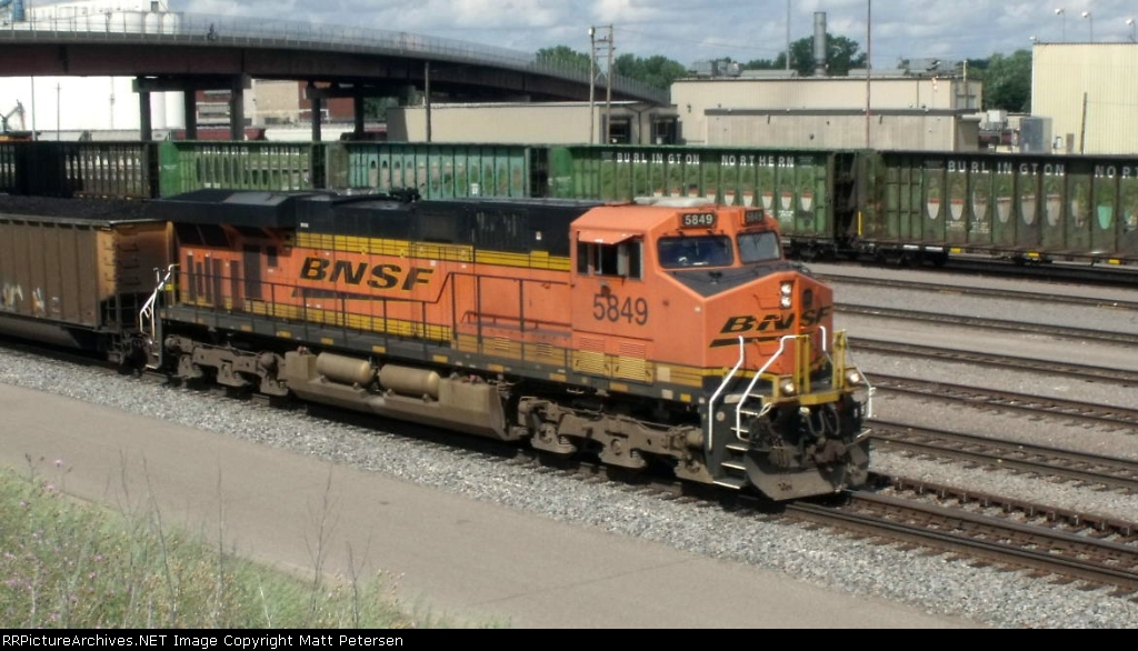 BNSF 5849